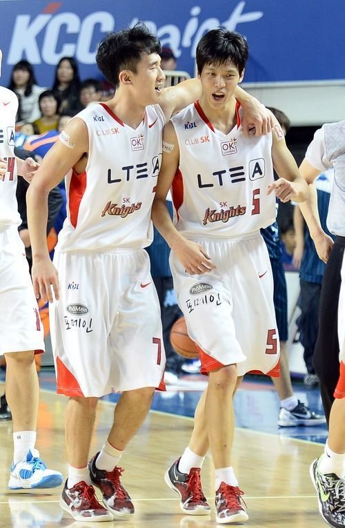 SK, KCC 3연패 빠트리고 단독 선두 점프…오리온스, KT 잡고 첫 연승(종합) : 네이트 스포츠