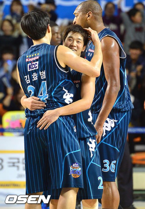 '분노의 3Q 39점' 김민구 없는 KCC, 삼성 대파 : 네이트 스포츠