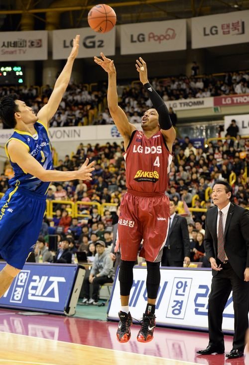 '3Q 12점 문태종쇼' LG, 삼성 잡고 공동 2위 비상 : 네이트 스포츠