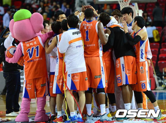 전자랜드, 오리온스 잡고 PO서 SK 피해…KCC, KGC 꺾고 7위 확정(종합) : 네이트 스포츠