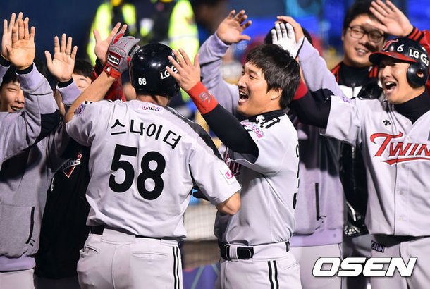 [준PO2] '홈런 2방' LG, NC에 원정 2연승 'PO 눈앞' : 네이트 스포츠