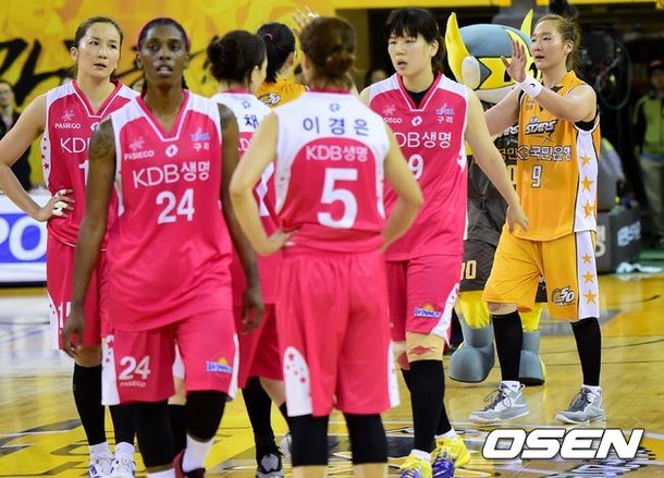 [사진]희비교차하는 2014-15 WKBL 개막전 : 네이트 스포츠