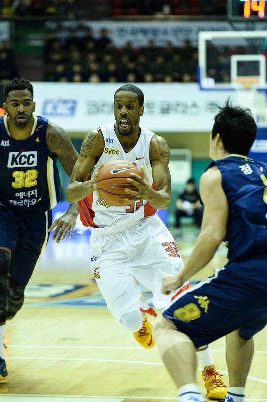 '헤인즈 22점' SK 진땀승, KCC 7연패 수렁 : 네이트 스포츠
