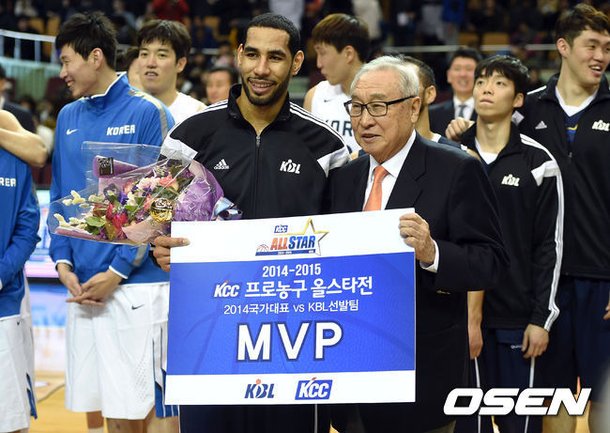 '문태영 MVP' KBL 올스타, 국가대표팀에 신승 : 네이트 스포츠