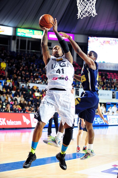 '제퍼슨 38점' LG, KCC에 5연패 안겨…모비스 단독 1위(종합) : 네이트 스포츠