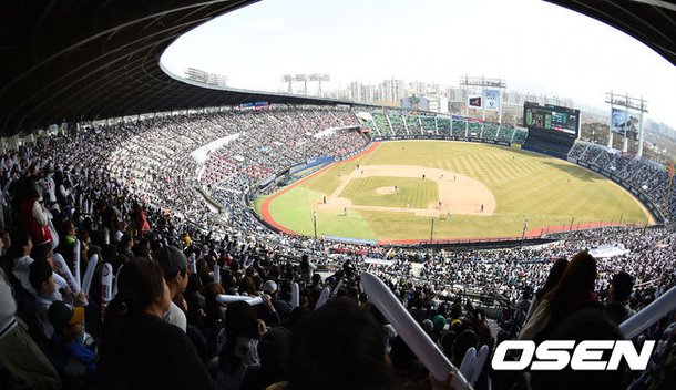 KBO 리그, 5일 400만 관중 돌파…700만 청신호 : 네이트 스포츠