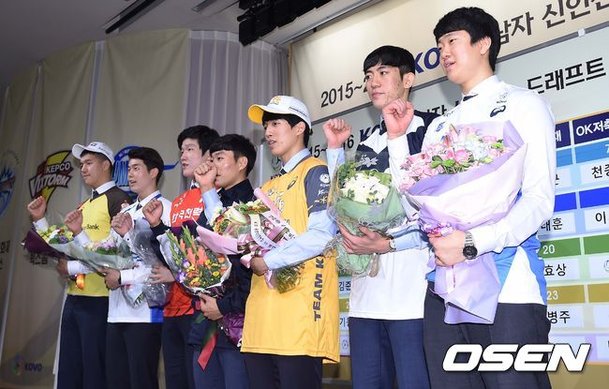 [사진]2015-16 KOVO 드래프트,'치열한 경쟁 뚫고 1라운드 지명' : 네이트 스포츠
