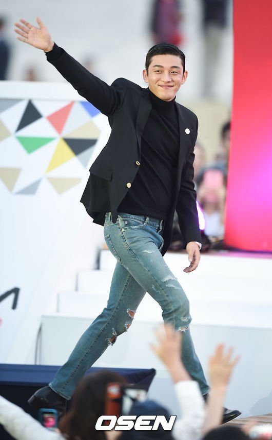 유아인 "다른 배우들에 비해 잘생긴 편 아냐"[20th BIFF] : 네이트 연예