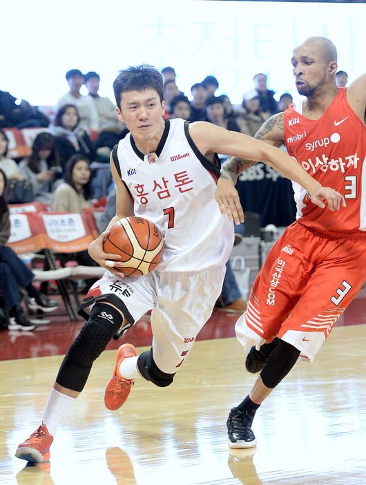 '박찬희 쐐기 3점포' KGC, SK 꺾고 단독 4위 점프 : 네이트 스포츠