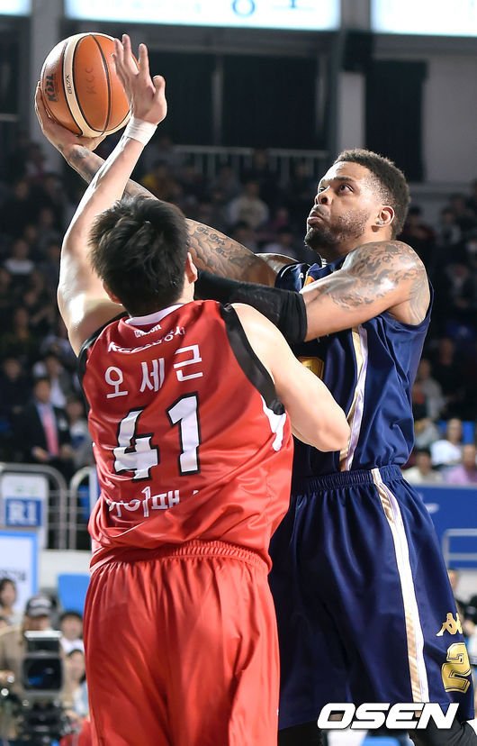 '에밋 39점' KCC, KGC 또 제압…챔프전까지 1승 : 네이트 스포츠