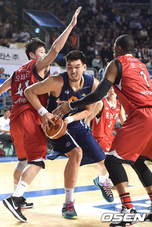 '에밋 39점' KCC, KGC 또 제압…챔프전까지 1승 : 네이트 스포츠