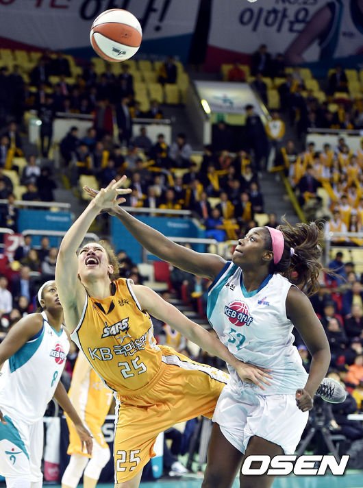 '햄비 26점 17R' KB, KEB하나 잡고 PO 서전 승리 : 네이트 스포츠