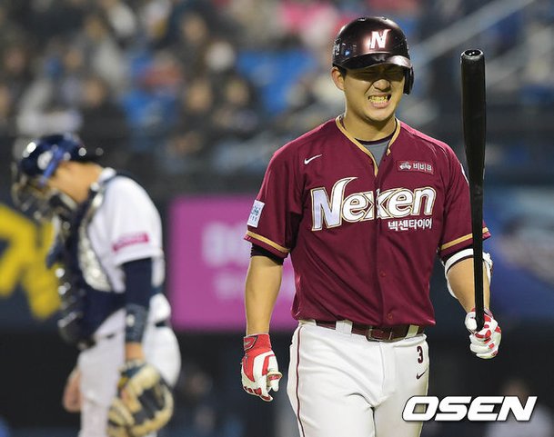 [사진]김민성,'아 이런' : 네이트 스포츠