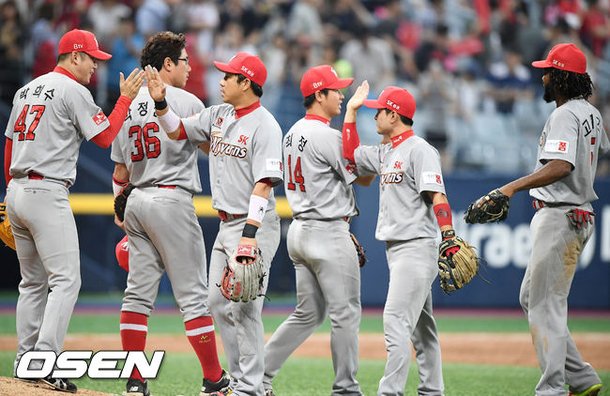 [사진]SK,'7-5로 넥센 꺾고 4위 재탈환' : 네이트 스포츠