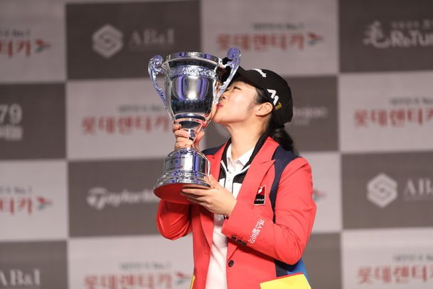 권수연, WGTOUR 시즌 2승…첫 다승X상금랭킹 선두 등극 : 네이트 스포츠