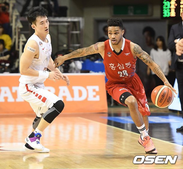 '사이먼-사익스 폭발' KGC, SK 꺾고 4연승+홈 8연승 : 네이트 스포츠