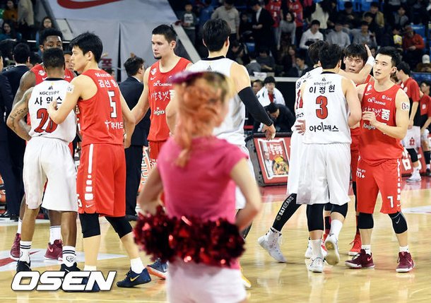 [사진]2연승 KGC,'여유롭게 선두 유지' : 네이트 스포츠