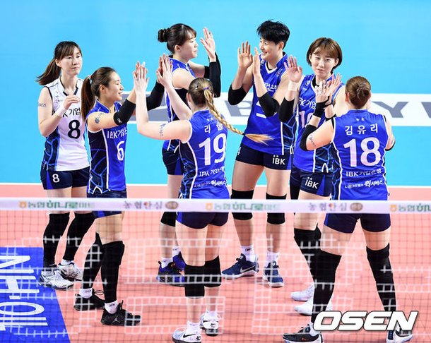 '리쉘 25득점' IBK기업은행, PO 1차전 진땀승 : 네이트 스포츠