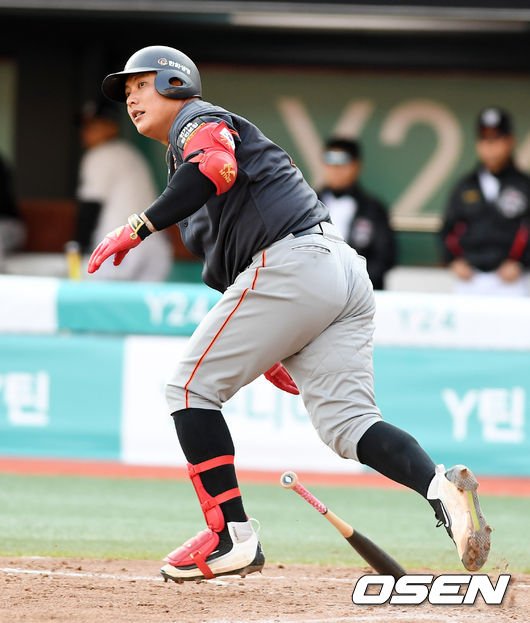 한화 김태균, 64G 연속 출루…36년 KBO 역사 바꿨다 : 네이트 스포츠