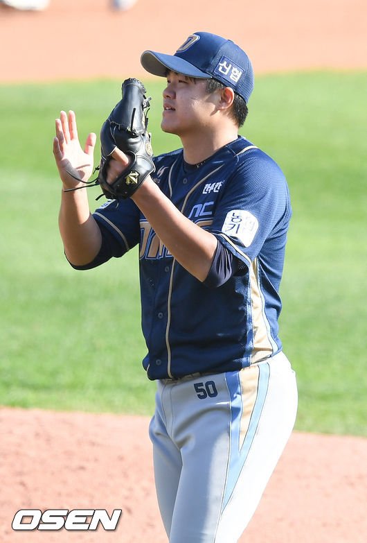 [준PO2] '군계일학' 장현식…NC, 1패에도 확실한 소득 : 네이트 스포츠