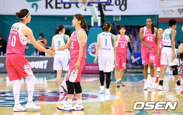 [사진]KDB생명, KEB하나은행 상대로 3연패 탈출 : 네이트 스포츠