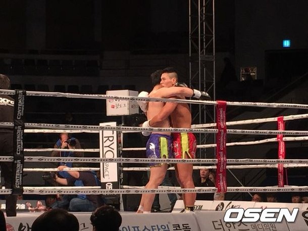 [MAX FC12] '아재 파이터' 황명호, KO승…"40대 죽지 않았다!" : 네이트 스포츠