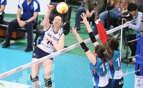 '메디 34점' IBK, GS의 1,463일만5연승 저지 : 네이트 스포츠