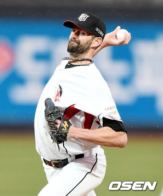 '150km 데뷔전' 니퍼트, KBO 역사 향한 발걸음 : 네이트 스포츠