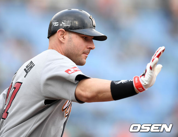 '로맥 130m 멀티포' SK, KT 꺾고 4연승 신바람 : 네이트 스포츠