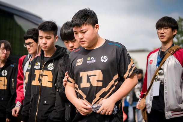 [MSI] RNG, 'Mlxg-샤오후' 더블 캐리로 에보스 완파 2승 신고 : 네이트 스포츠