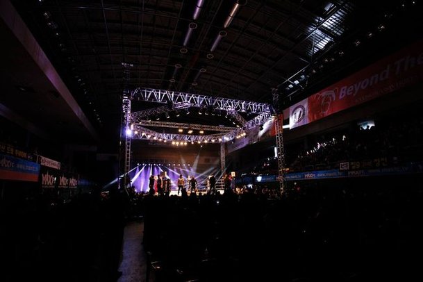 MAX FC15, 11월2일 서울 개최 "깜작 놀랄 카드 준비했다" : 네이트 스포츠