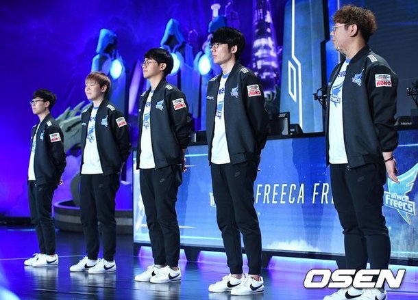 [롤드컵] 침묵한 'LCK 2번 시드' 아프리카, 북미 C9에 0-3 셧아웃 '8강 탈락' (종합) : 네이트 스포츠