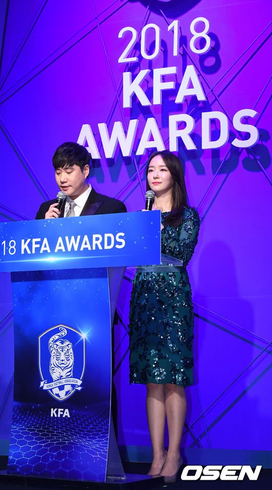 [사진]2018 KFA 어워즈 진행 맡은 배성재-박선영 아나운서 : 네이트 스포츠