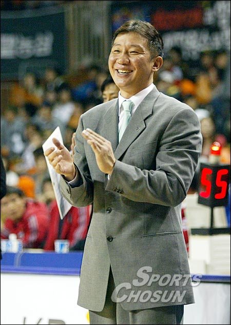 [프로농구 PO] KCC, KTF 꺾고 먼저 1승...4강 확률 "94.44" : 네이트 뉴스