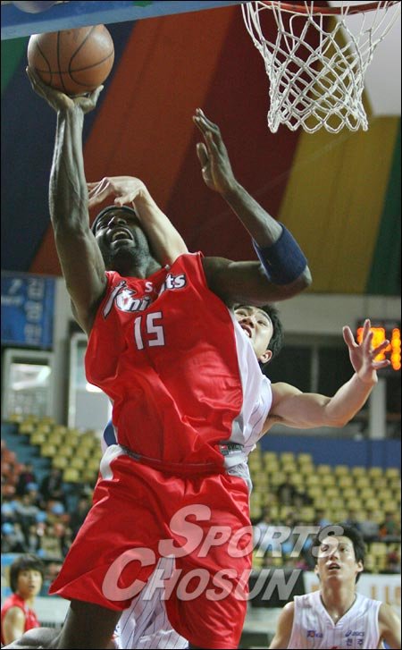 [프로농구] SK, 꼴찌 KCC 제압..6강 희망 : 네이트 뉴스