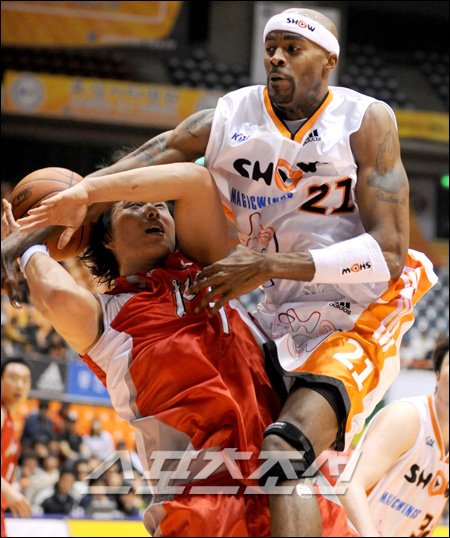 [프로농구] KTF, SK에 종료 6분 남기고 '대역전 쇼' : 네이트 뉴스