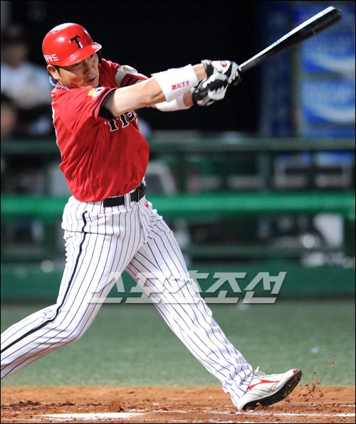 KIA 채종범, 2경기 연속 홈런포...5연패 탈출 선봉 : 네이트 뉴스