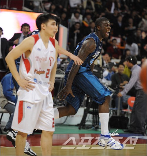 '4쿼터 버저비터' KCC, SK에 극적인 역전승 : 네이트 스포츠