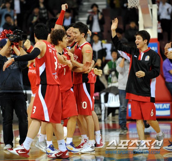 KGC, 혈투 끝에 KT 잡고 2연승 : 네이트 스포츠