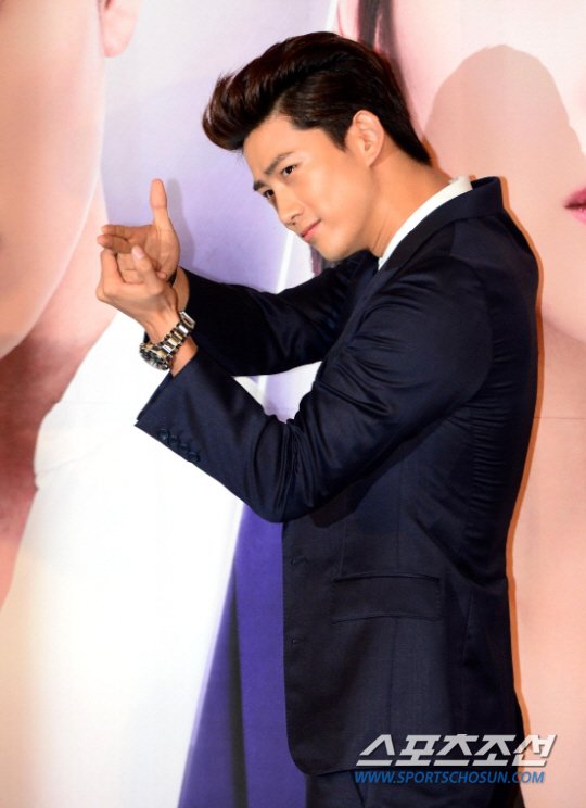 [비하인드스토리]2PM 옥택연, JYP 공개 비판. JYP에 도대체 무슨 일이 있었길래… : 네이트 연예