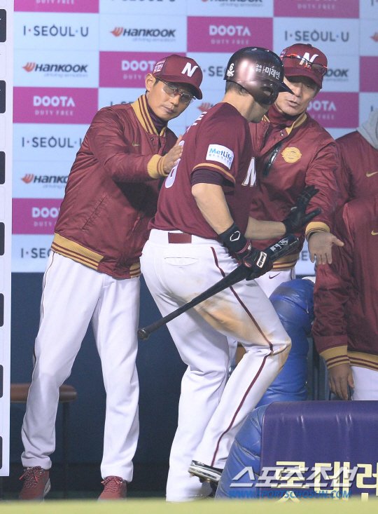 대니돈, 이틀 연속 대포 가동 감 찾았다 : 네이트 스포츠