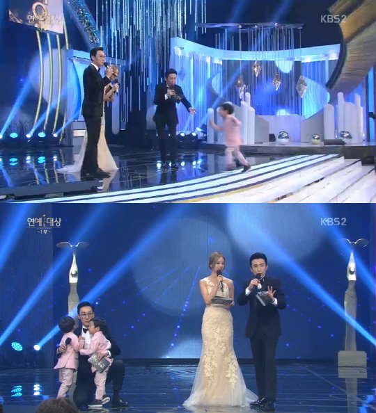 '2016 KBS 연예대상' 서준-서언, 무대 난입 '생방의 묘미' : 네이트 연예