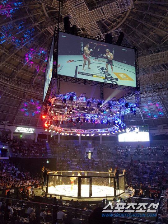 [ROAD FC 039]피지에프, 김승연 꺾고 100만불 토너먼트 16강 진출 : 네이트 스포츠