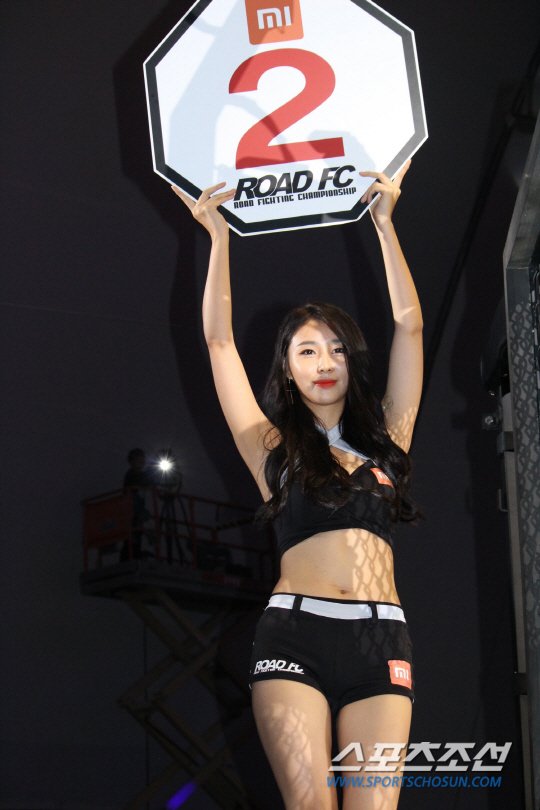 [ROAD FC포토]임지우의 단아+섹시 워킹 : 네이트 스포츠