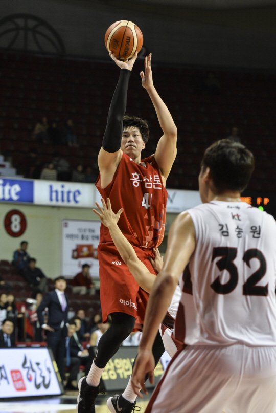 KGC 오세근-사이먼, '높이 열세' kt에 공포였다 : 네이트 스포츠