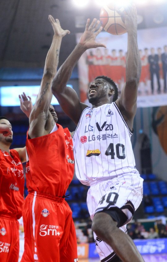 KCC-전자랜드 5차전 혈투에도 웃을 수만은 없는 SK : 네이트 스포츠