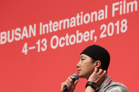 [23rd BIFF]'군산' 박해일 "장률 감독님, 배우의 섬세한 감정 보듬는 연출자" : 네이트 연예
