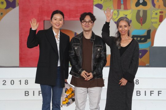 [23rd BIFF]'허스토리' 김희애 "배우는 대사 따라 간다…내가 실패한게 있드나?" : 네이트 연예