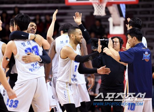 [포토] KCC, 2차연장 승부끝에 승리! : 네이트 스포츠