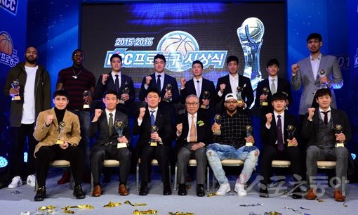KCC, 4개 부문 5개상 '상잔치' : 네이트 스포츠